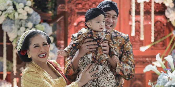 Potret Gemas Baby R Putra Tata Janeeta, Ramai Disebut Kembaran Eks Perwira Brotoseno | merdeka.com