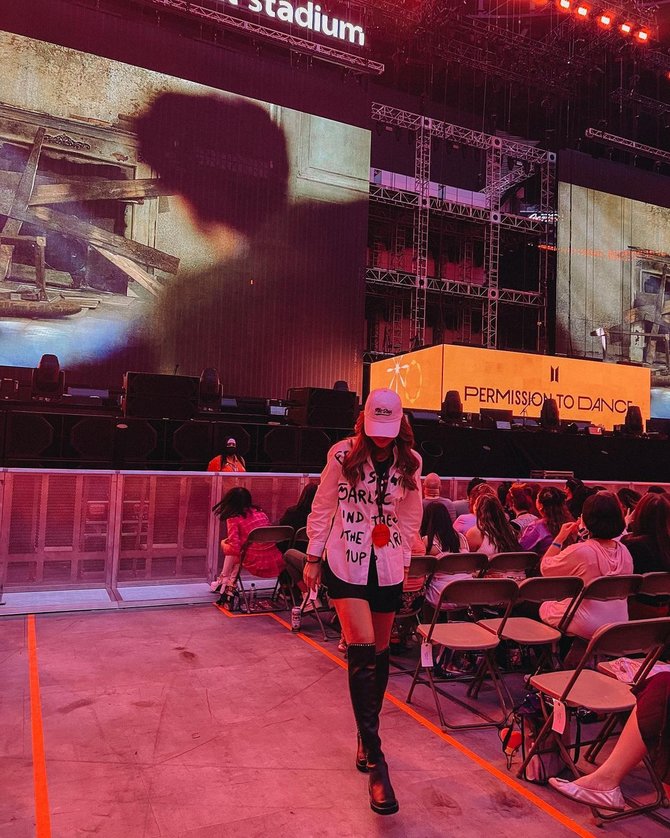 Nonton Soundcheck Konser BTS di Las Vegas, Luna Maya Sukses Bikin Iri ARMY