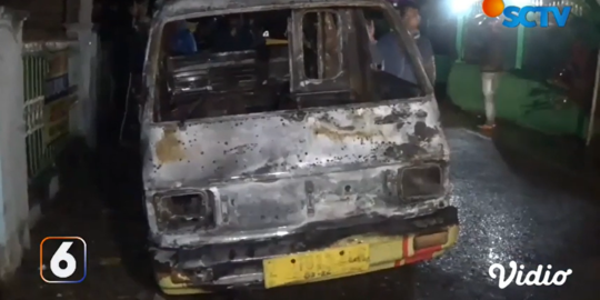 Viral Angkot di Sumedang Dibakar Orang Tak Dikenal, Ini Fakta di Baliknya | merdeka.com