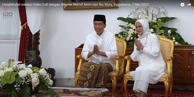 Momen Jokowi dan Ma'ruf Amin Halal Bihalal Lewat Video Call | merdeka.com
