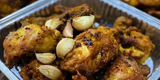 Bosan Makan Ayam Goreng yang Biasa-Biasa Saja? Cobalah Sedapnya Ayam Garlic Iko | merdeka.com