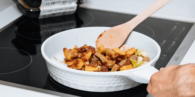 Memasak Tanpa Api, Kompor Listrik vs Kompor Induksi: Apa Bedanya ...
