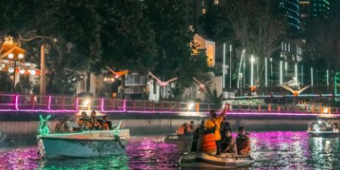 Serunya Naik Perahu Wisata Kalimas Surabaya, Sajikan Pemandangan Malam ...