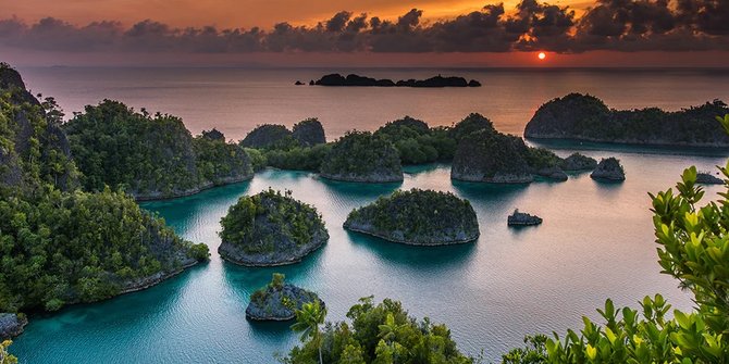 8 Tempat Wisata di Papua yang Indah, Wajib Dikunjungi | merdeka.com