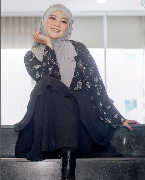 Lama Tak Muncul di Layar Kaca, Ternyata Ini Kesibukan Terbaru Penyanyi Religi Sulis | merdeka.com