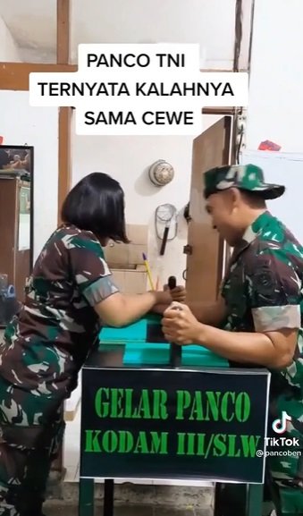 Momen Prajurit TNI Ikut Adu Panco, Ternyata Berhasil Dikalahkan Kowad ...