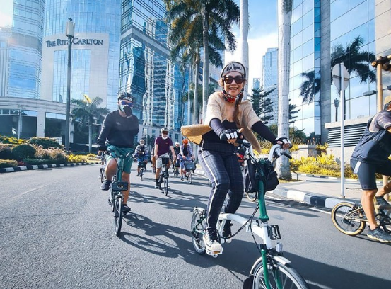 Intip Potret Irene Librawati Pemain Sinetron Panggilan saat Bersepeda ...