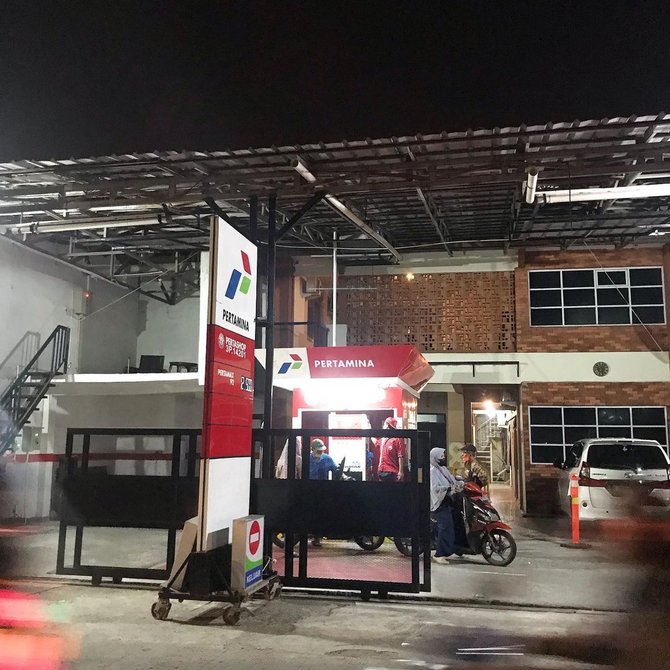 Bikin Geleng-geleng Kepala, Lokasi SPBU Ini Tepat di Halaman Rumah ...