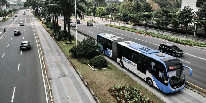 Mobil Pejabat Terobos Busway, Polisi: Selain TransJakarta Dilarang ...
