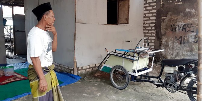 Kisah Perjuangan Tukang Becak di Madura Naik Haji, Sedih saat Ingat Keuletan Istri | merdeka.com