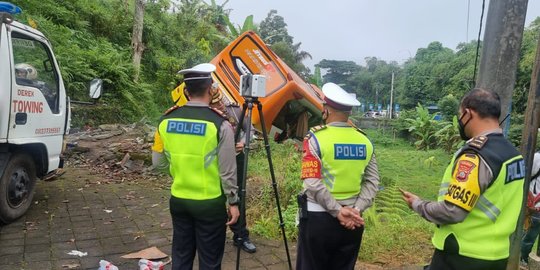 Tabrakan Beruntun di Tabanan Bali, Lima WNA Terluka | merdeka.com