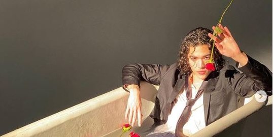 Lirik Lagu Disaster - Conan Gray | merdeka.com