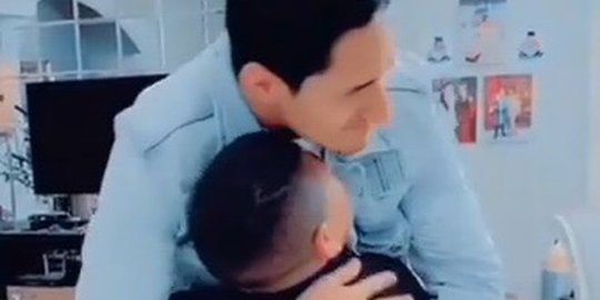 Potret Dillah Daeslow Anak Raul Lemos Bareng Keluarga, Dekat dengan ...