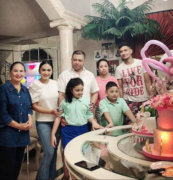 Potret Dillah Daeslow Anak Raul Lemos Bareng Keluarga, Dekat dengan ...