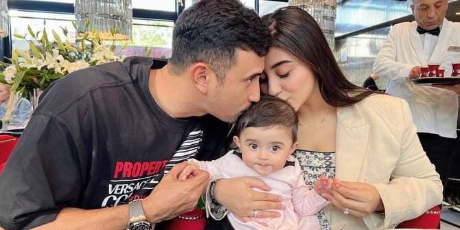 Potret Terbaru Baby Guzel Anak Ali Syakieb, Makin Cantik jadi 'Cewek Kue' | merdeka.com