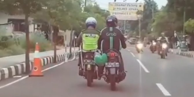 Stut Motor Ditilang Rp250.000 atau Penjara Satu Bulan | merdeka.com