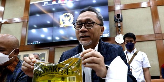 Zulhas Bagi-Bagi Minyak sambil Kampanyekan Anak, PAN: Bukan sebagai ... Zulhas Bagi-Bagi Minyak sambil Kampanyekan Anak, PAN: Bukan sebagai ...
