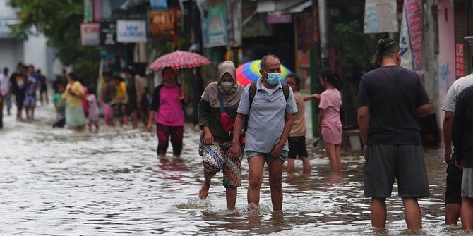 Banjir di Perumahan Ciledug Indah Tangerang Surut, Kendaraan Bisa ...