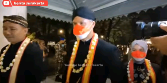 Gibran dan Ganjar Sowan Raja Pakubuwono XII di Malam Satu Suro, Begini ...