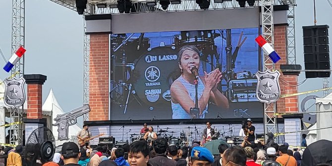 Di Tengah Panas Terik, Mocca Hibur Penonton dengan Penuh Semangat ...