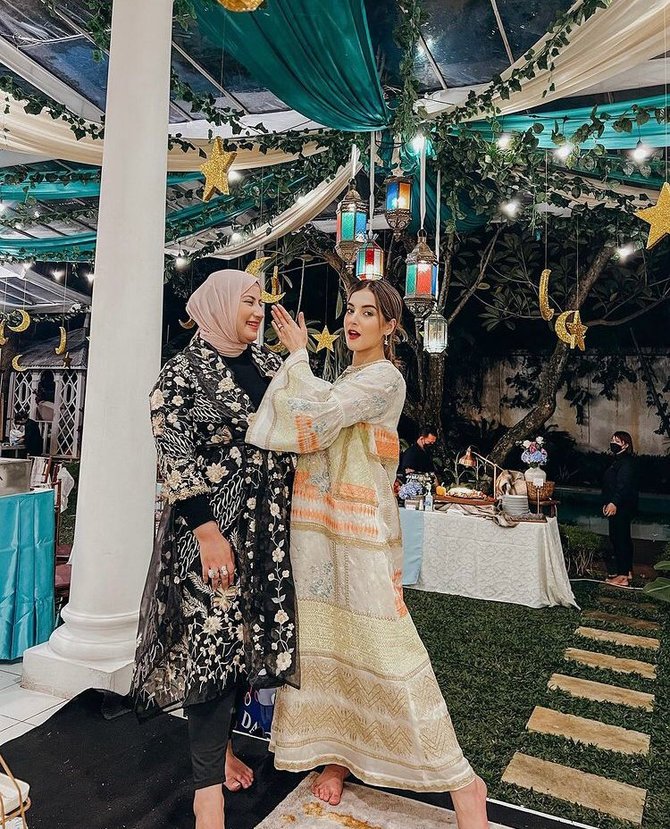 Dikabarkan Tak Akur, Ini Potret Kebersamaan Tasyi Athasyia dan Tasya ...