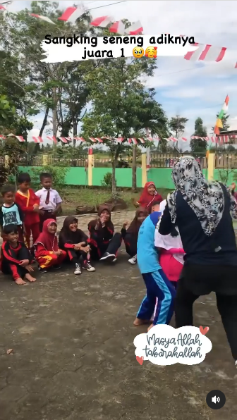 Bikin Haru, Adiknya Juara 1 Hula Hoop di Sekolah Sang Kakak Langsung ...