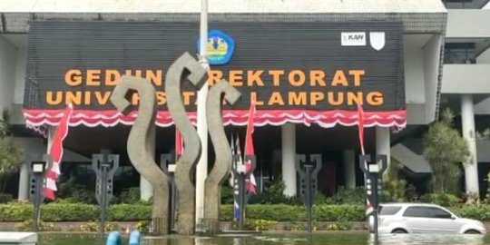Tangkap Rektor Karomani, KPK Geledah Sejumlah Lokasi di Unila | merdeka.com