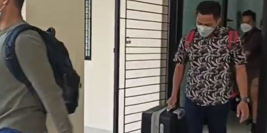 Lima Jam Geledah Fakultas Kedokteran Unila, KPK Bawa Dua Koper Diduga ...