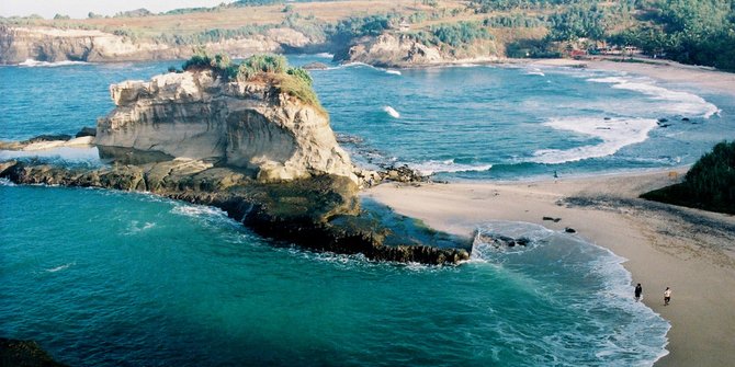 7 Wisata Pantai Jawa Timur yang Indah, Cocok untuk Liburan | merdeka.com