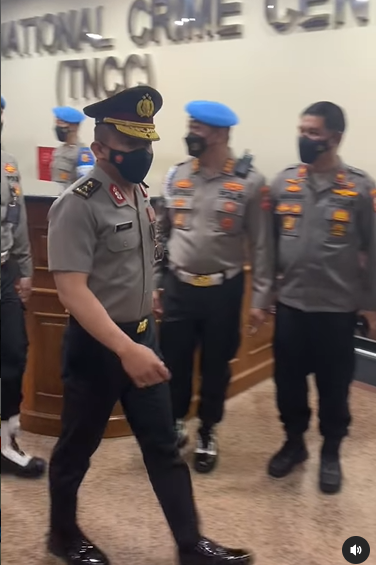 Jelang Sidang Kode Etik Ferdy Sambo Brimob Ini Ngamuk Woi Wartawan