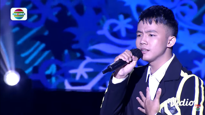 Peserta D'Academy 5 Bawakan Lagu Senyum Membawa Luka, Soimah Emosi ... Peserta D'Academy 5 Bawakan Lagu Senyum Membawa Luka, Soimah Emosi ...