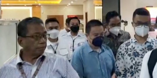 Polisi Tahan Tersangka Penipuan di PT Asli Rancangan Indonesia Rionald ...