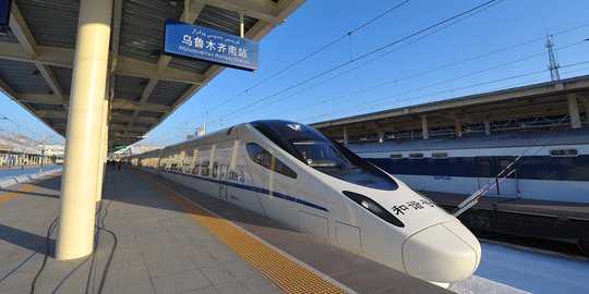 Jadi Pertama di ASEAN, Rangkaian Kereta Cepat Tiba di Indonesia ...