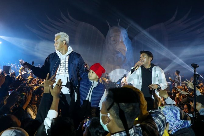 Hadiri Konser "Jazz di Atas Awan", Intip Keseruan Ganjar Joget Bareng ...