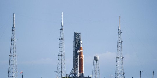 NASA Tunda Peluncuran Roket ke Bulan karena Kebocoran Bahan Bakar ...