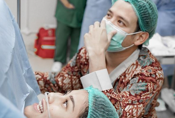 Kini Punya Dua Anak, Begini Cara Parenting Tarra Budiman untuk Bersikap Adil | merdeka.com