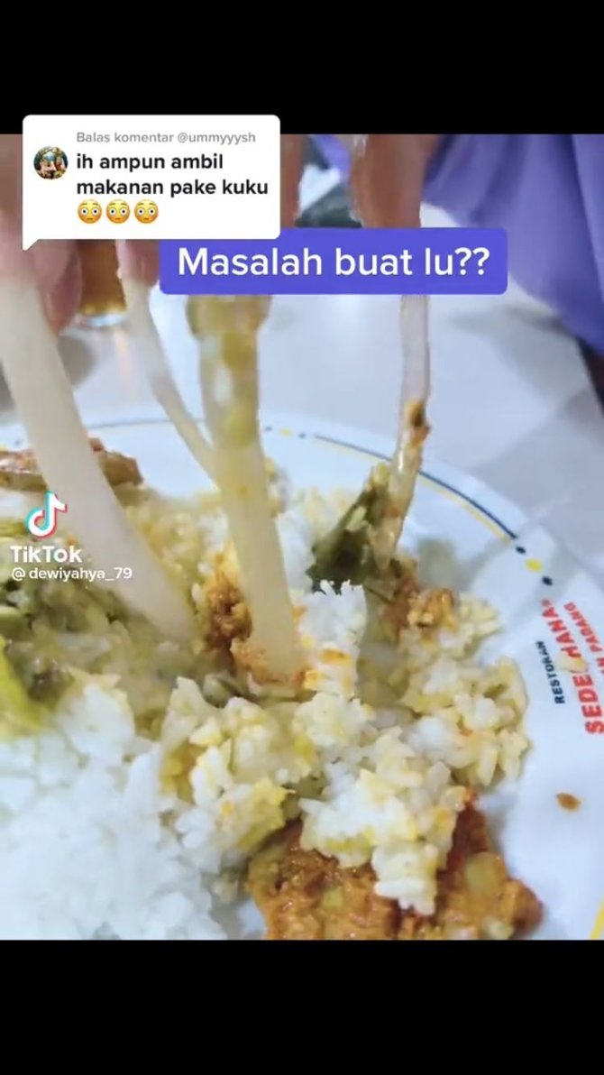 Viral Wanita Makan Nasi Padang dengan Kuku Super Panjang, Bikin Warganet Ngeri | merdeka.com