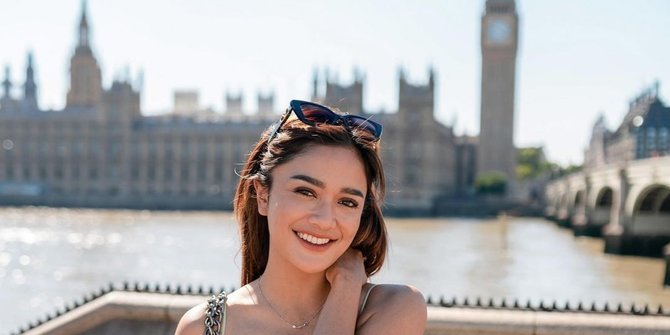 4 Potret Andi Annisa Suara Hati Istri Liburan di London, Gayanya Curi Perhatian | merdeka.com