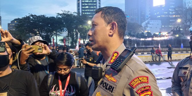 Demo Tolak BBM Naik Selesai, Lalin Sekitar Patung Kuda Kembali Lancar | merdeka.com