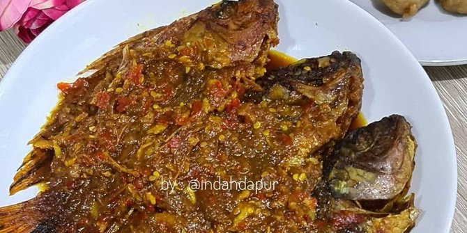 5 Resep Bumbu Pesmol Ikan Mas, Enak dan Mudah Dibuat | merdeka.com