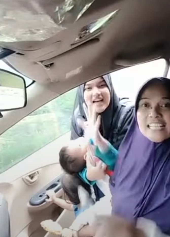 Viral Emak-Emak Ngamuk ke Driver Taksi Online, Kini Minta Maaf | merdeka.com