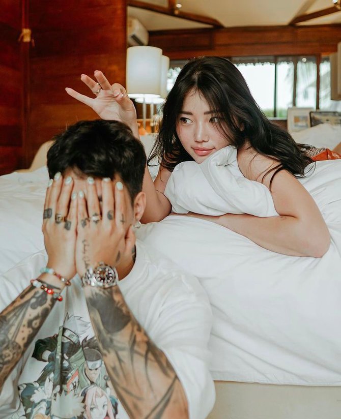 Rumah Tangganya Tengah Jadi Sorotan, Ini Potret Mesra Reza Arap & Wendy Walters | merdeka.com