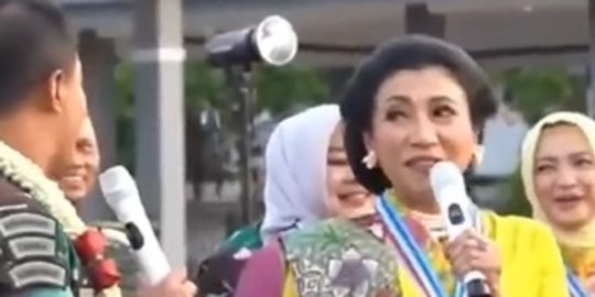 Tampil Cantik Berkebaya, Istri Panglima TNI Traktir Puluhan Taruna AAL ... Tampil Cantik Berkebaya, Istri Panglima TNI Traktir Puluhan Taruna AAL ...