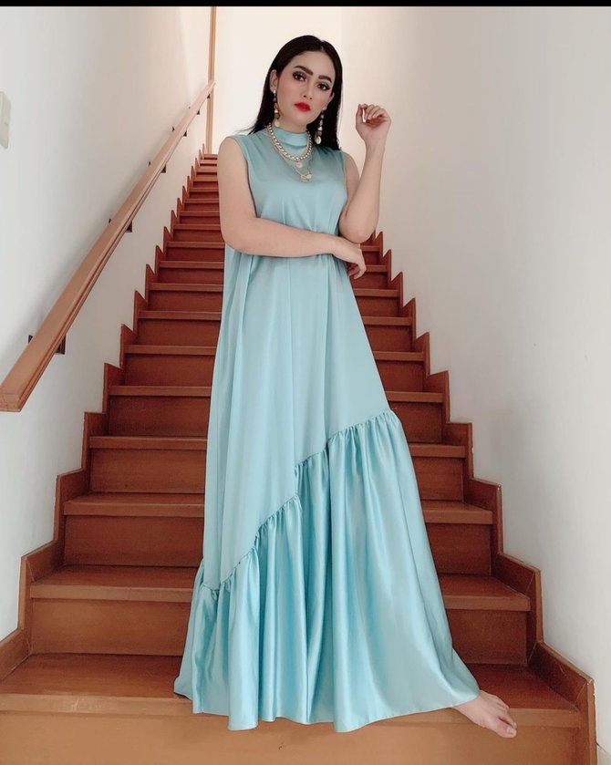 4 Potret Dafina Jamasir 'Kisah Nyata' Pakai Gaun, Cantik Memesona | merdeka.com