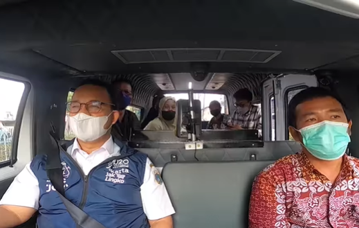 Curi Perhatian, Intip 5 Potret Anies Baswedan Jadi Sopir Angkot | merdeka.com