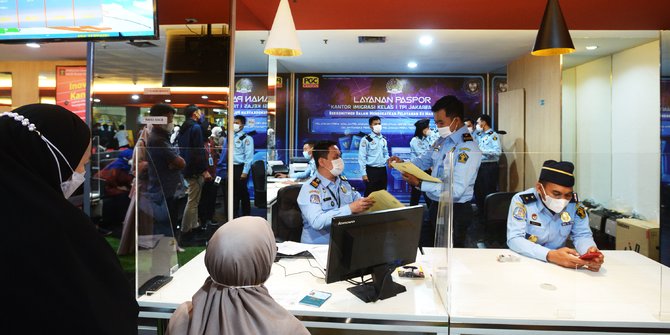 Paspor Indonesia Kini Berlaku 10 Tahun: Ini Syaratnya dan Cara Buatnya | merdeka.com