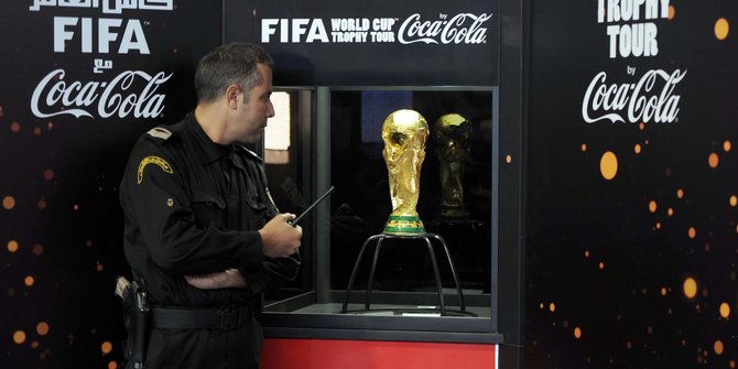 Melihat Kembali Keunikan Trofi Piala Dunia yang Jarang Diketahui ...