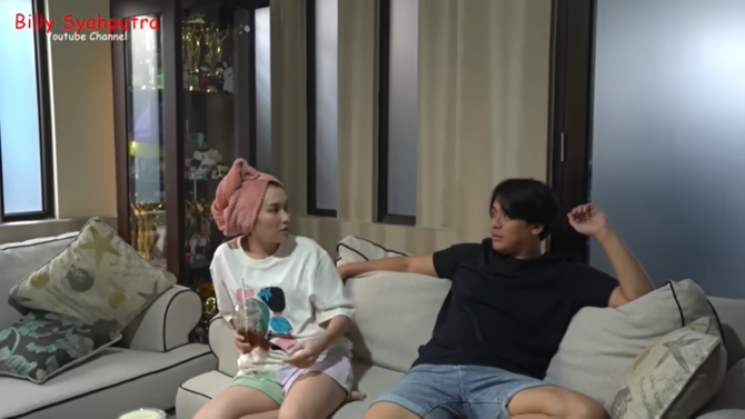 Diajak Nikah Billy Syahputra, Ayu Ting Ting Minta Disiapkan Duit Rp3 M | merdeka.com