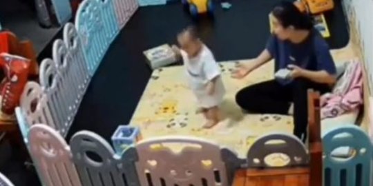 Video Ibu Saksikan Bayinya Bisa Belajar Berdiri, Reaksinya Bikin ...
