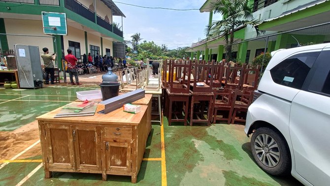 Insiden Tembok Roboh di MTsN 19: Pernah Ada Retakan dan Bolong Tapi Sudah Disemen | merdeka.com